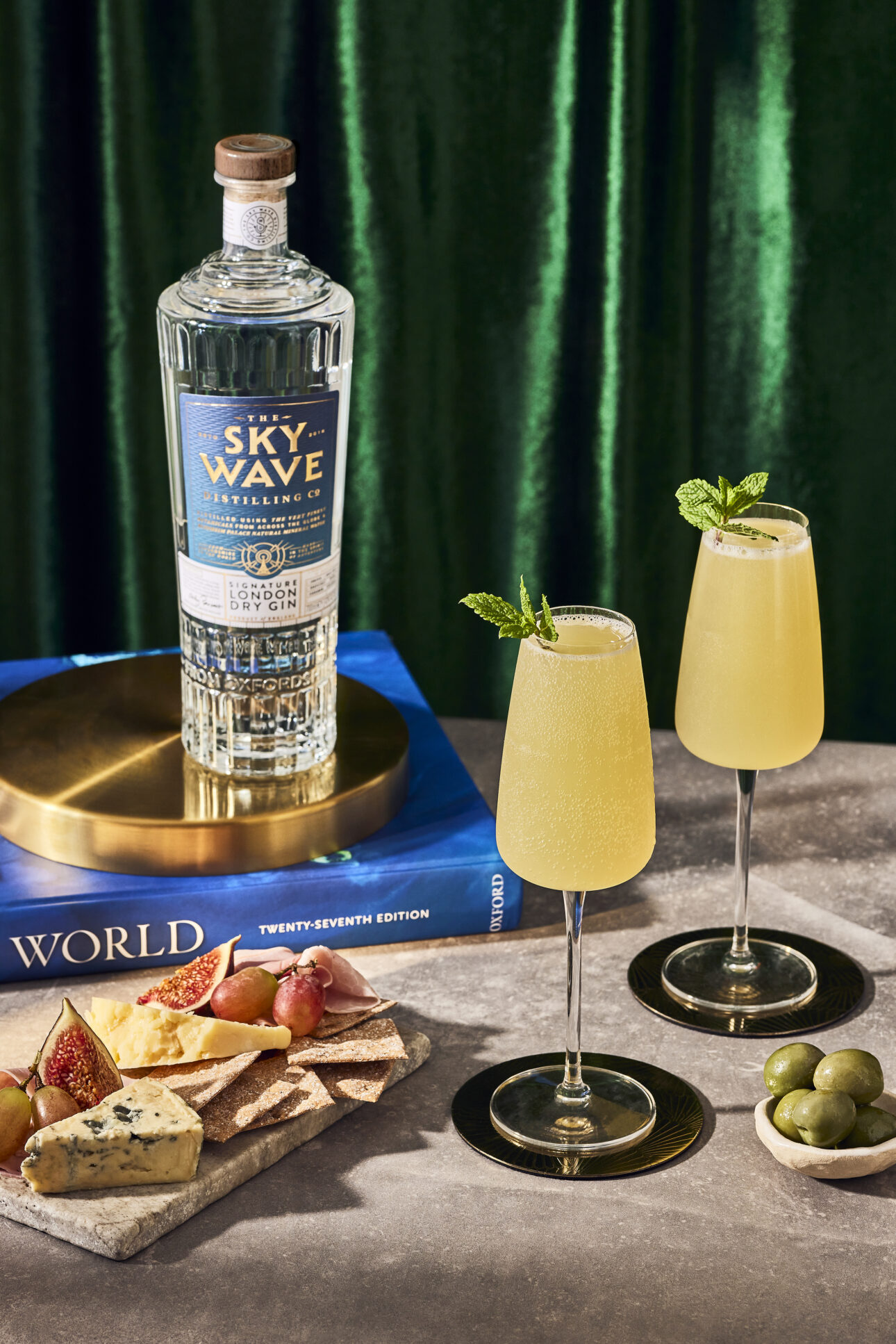 Four of the Best Gin Cocktail Recipes for Christmas and Winter - Sky Wave